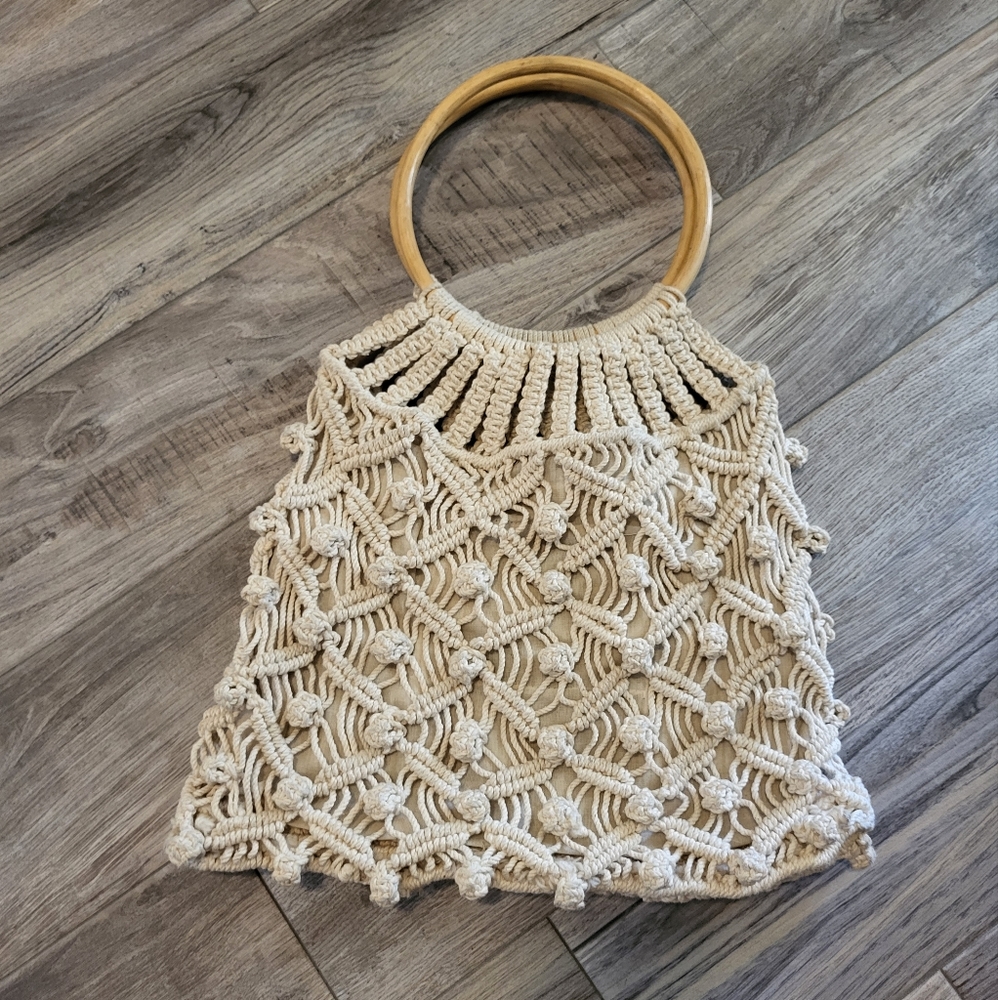White Vintage Macrame Wooden Handel Hand Bag - Gem